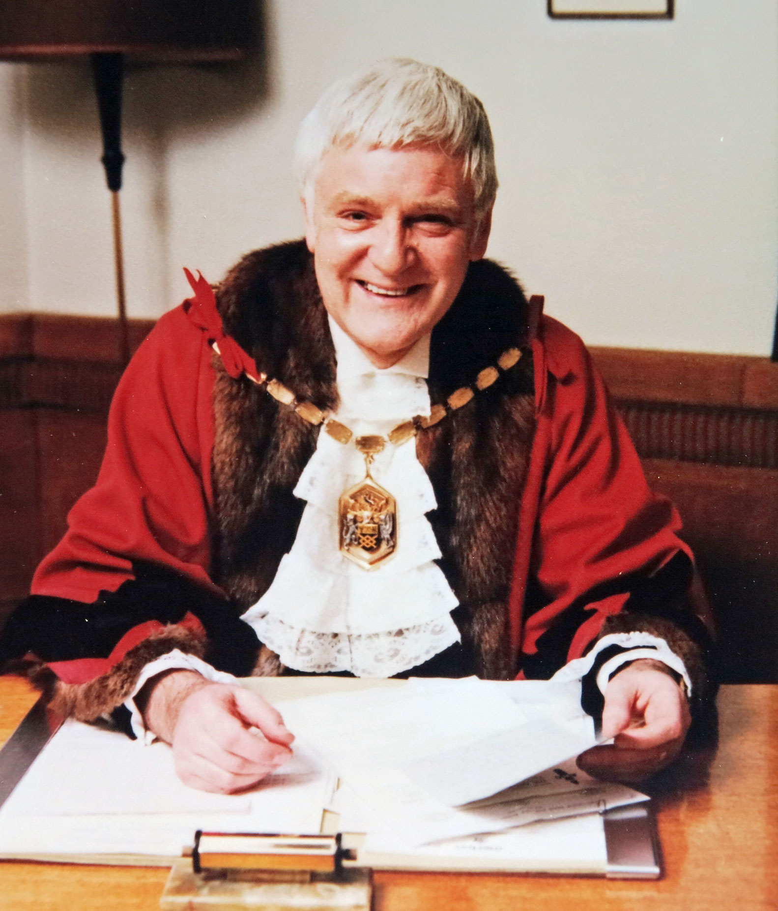 Former Mayor was a champion for residents in need of help | Merton ...